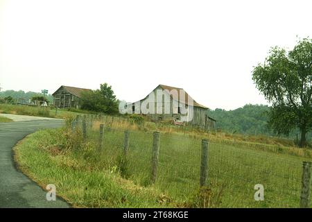 Country road and large wooden barn in rural Virginia, USA Stock Photo ...