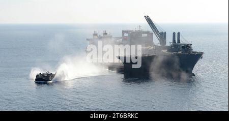 T-AKR-300 USNS BOB HOPE, A BOB HOPE CLASS VEHICLE CARGO SHIP OF THE U.S ...