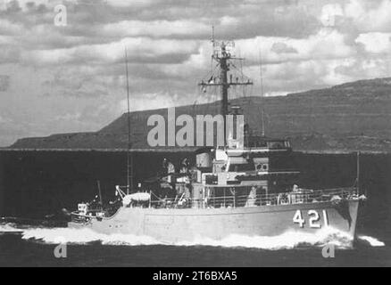 USS Agile (MSO-421) underway, circa in the 1960s (L45-02.05.02 Stock ...