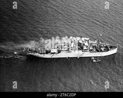 USS Antares (AG-10) at anchor on 2 May 1927 Stock Photo - Alamy