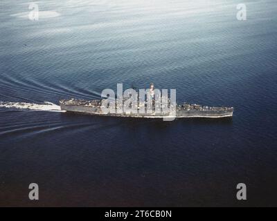 USS Biloxi (CL-80) underway 1943 Stock Photo - Alamy