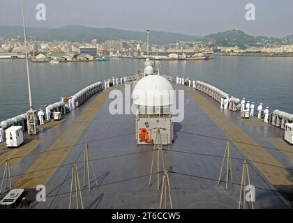 USS Blue Ridge operations 140718 Stock Photo - Alamy