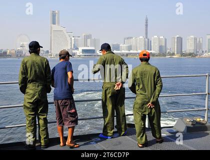 USS Blue Ridge operations 150330 Stock Photo - Alamy
