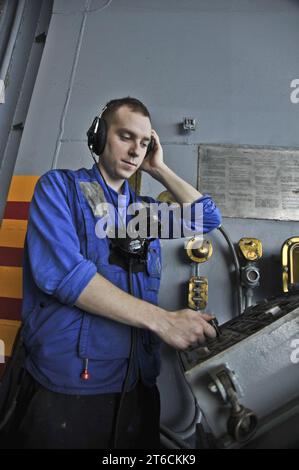 USS BOXER (LHD 4) 131125 Stock Photo - Alamy