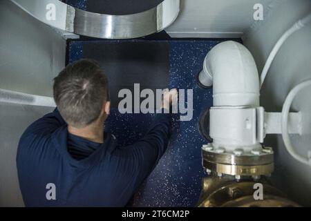 USS BOXER (LHD 4) 131126 Stock Photo - Alamy