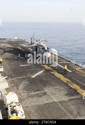 USS BOXER (LHD 4) 131219 Stock Photo - Alamy