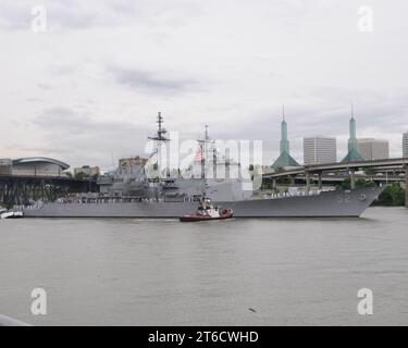 USS Bunker Hill arrives 100603 Stock Photo - Alamy