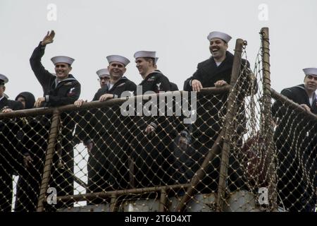 USS Carter Hall returns 131107 Stock Photo - Alamy