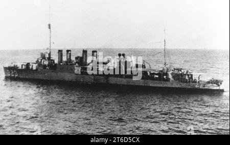 USS Chase (DD-323) underway at sea, circa in the mid-1920s Stock Photo ...