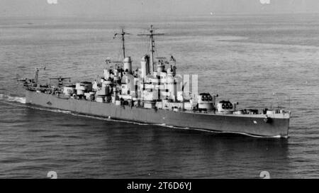 USS Cleveland (CL-55) underway at sea in 1945 Stock Photo - Alamy