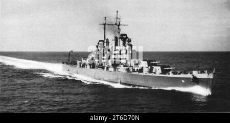 USS Cleveland (CL-55) underway at sea in late 1942 Stock Photo - Alamy