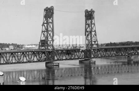 USS Epperson (DD-719) and USS Robert A. Owens (DD-827) at Bath Iron ...