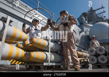 USS Essex operations 150209 Stock Photo - Alamy