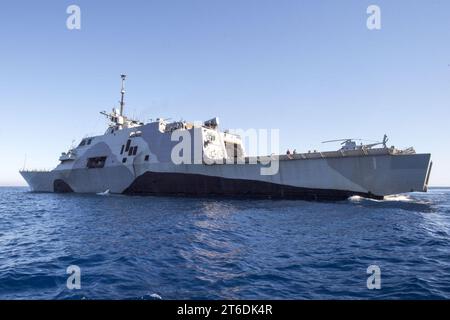 USS Freedom operations 150215 Stock Photo - Alamy