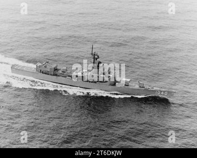 USS Garcia (DE-1040) underway on 18 August 1972 Stock Photo - Alamy