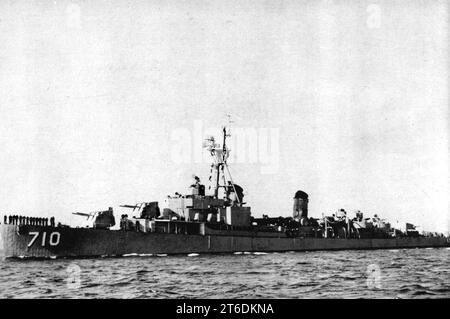 USS Gearing (DD-710) underway on 25 April 1945 Stock Photo - Alamy