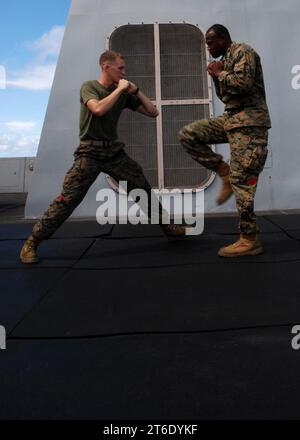 USS Green Bay action 121004 Stock Photo - Alamy