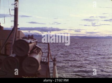 USS Hanson (DD-832) firing on shore targets in Vietnam, in 1972 Stock ...