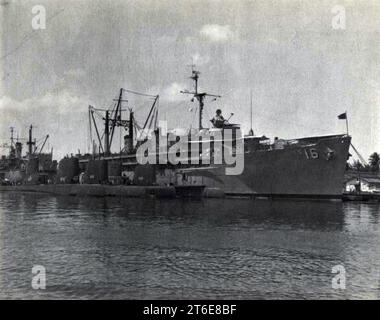 USS Howard W. Gilmore (AS-16) underway in December 1950 Stock Photo - Alamy