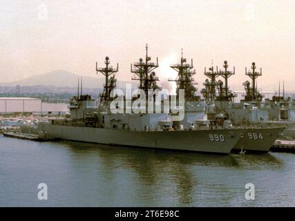 USS Ingersoll (DD-990) and USS Leftwich (DD-984) at Pearl Harbor on 1 ...