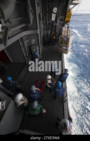 USS Iwo Jima (LHD 7) 150310 Stock Photo - Alamy