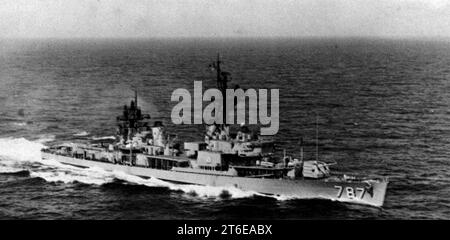 The USS James E. Kyes (DD-787) is refueled at sea in 1965 ...