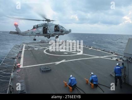 USS Laboon conducts flight operations Stock Photo - Alamy