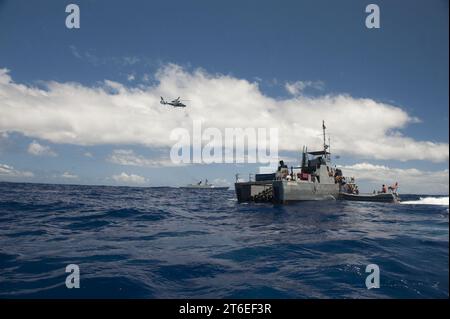 USS Lake Erie operations 130909 Stock Photo - Alamy
