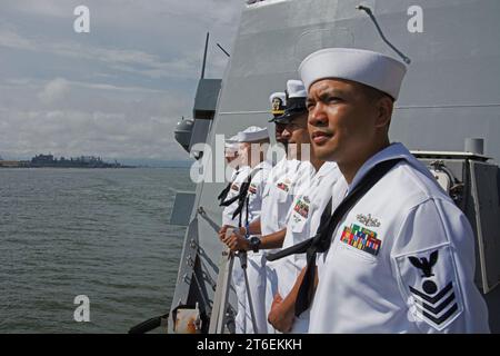 USS Mason (DDG 87) Deploys (Image 1 of 11) 160601 Stock Photo - Alamy