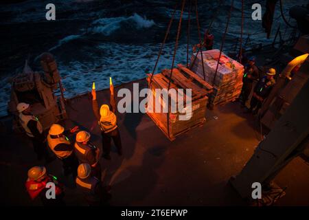 USS Mitscher (DDG 57) 150218 Stock Photo - Alamy
