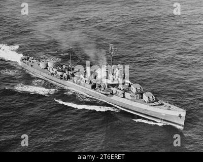 USS Moffett (DD-362) underway in Hampton Roads, Virginia (USA), 13 June ...