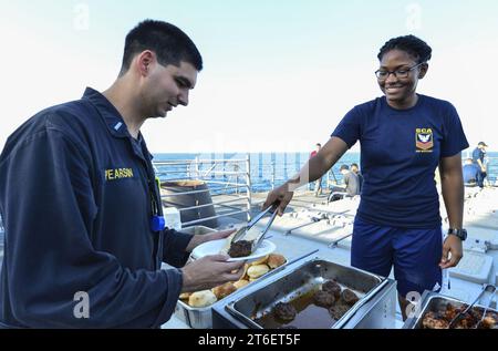 USS MONTEREY (CG 61) 130823 Stock Photo - Alamy