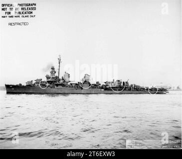 USS Nicholas (DD-449) underway during trials on 28 May 1942 Stock Photo ...