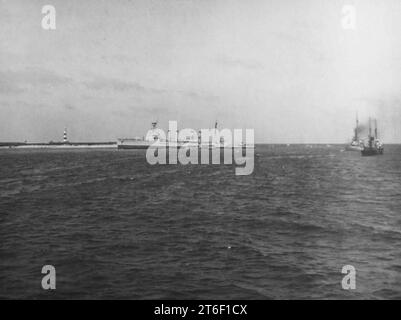 USS Omaha (CL-4) aground in the Bahamas 1937 Stock Photo - Alamy