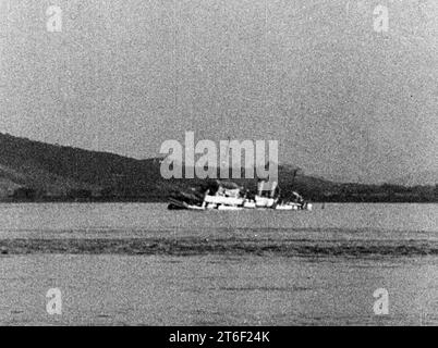 USS Panay (PR-5) sinking in the Yangtze River, 12 December 1937 Stock ...