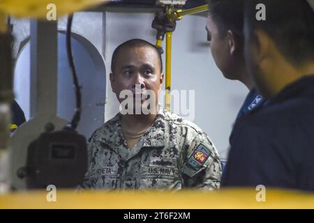USS Peleliu 141001 Stock Photo - Alamy