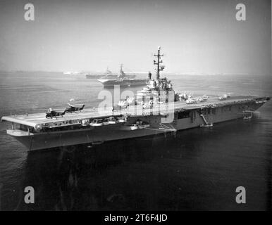 USS Philippine Sea (CVS-47) underway at sea in 1958 Stock Photo - Alamy