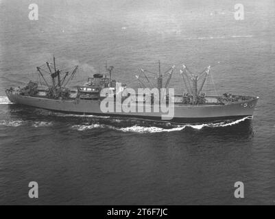 USS Rainier (AE-5) underway Stock Photo - Alamy