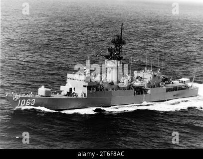 USS Reasoner (DE-1063) underway in the Pacific Ocean on 24 March 1973 ...