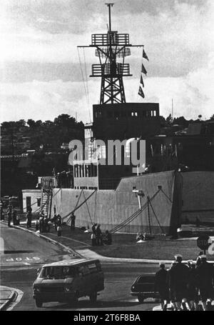 USS Recruit (TFFG-1) at San Diego c1985 Stock Photo - Alamy