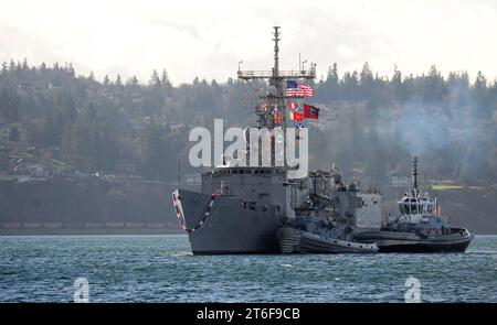 USS Rodney M. Davis returns from final deployment 141219 Stock Photo ...