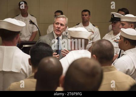 USS Rodney M. Davis operations 141025 Stock Photo - Alamy