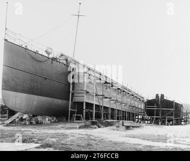 USS Rowan - 19 Stock Photo - Alamy