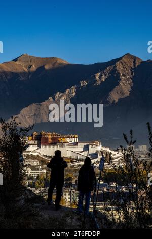 Lhasa, China's Xizang Autonomous Region. 18th Jan, 2024. The Potala ...