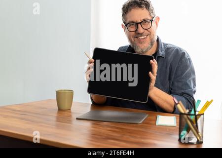Man with tablet looking confidently at camera Stock Photo - Alamy