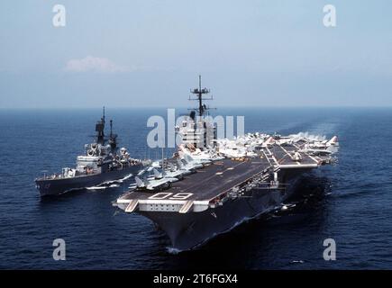 USS Dale (CG-19) underway, circa the 1980s Stock Photo - Alamy