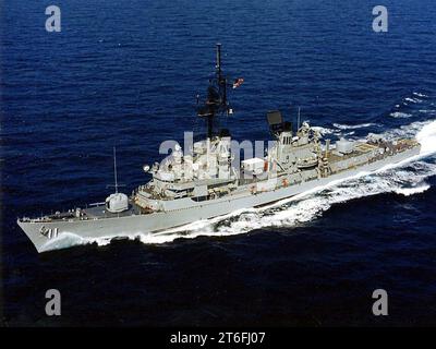 USS Sellers (DDG-11) underway in the 1980s Stock Photo - Alamy