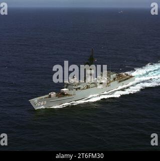 USS Stein (FF-1065) underway, circa in 1987 (6654899 Stock Photo - Alamy