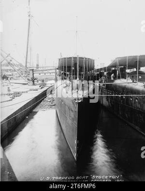 USS Stockton - 19 Stock Photo - Alamy