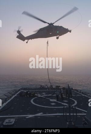USS STOUT (DDG 55) HELO INFLIGHT REFUELING (HIFR) 160726 Stock Photo ...